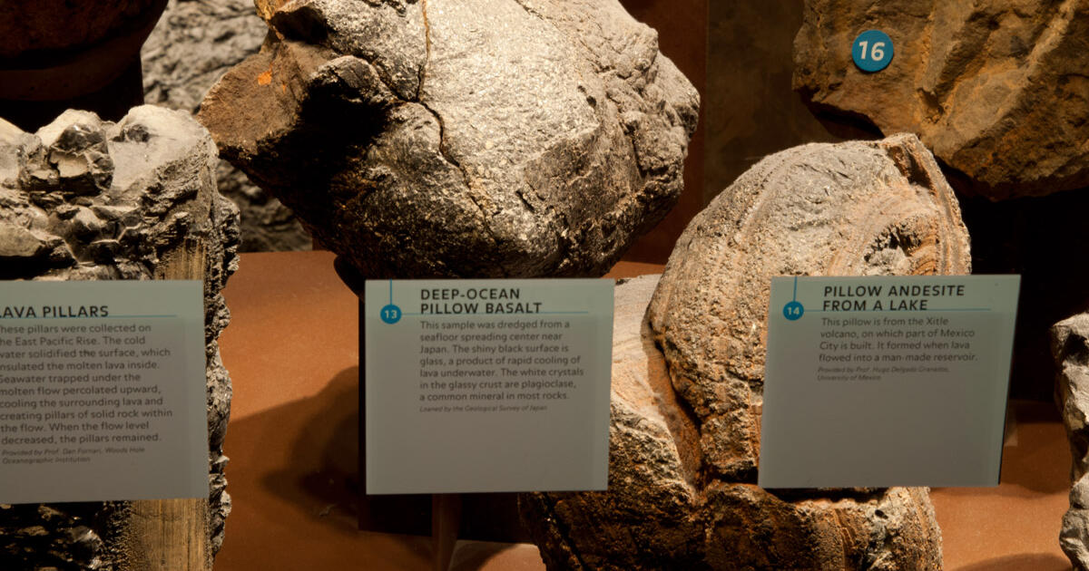 Deep-ocean pillow basalt | AMNH