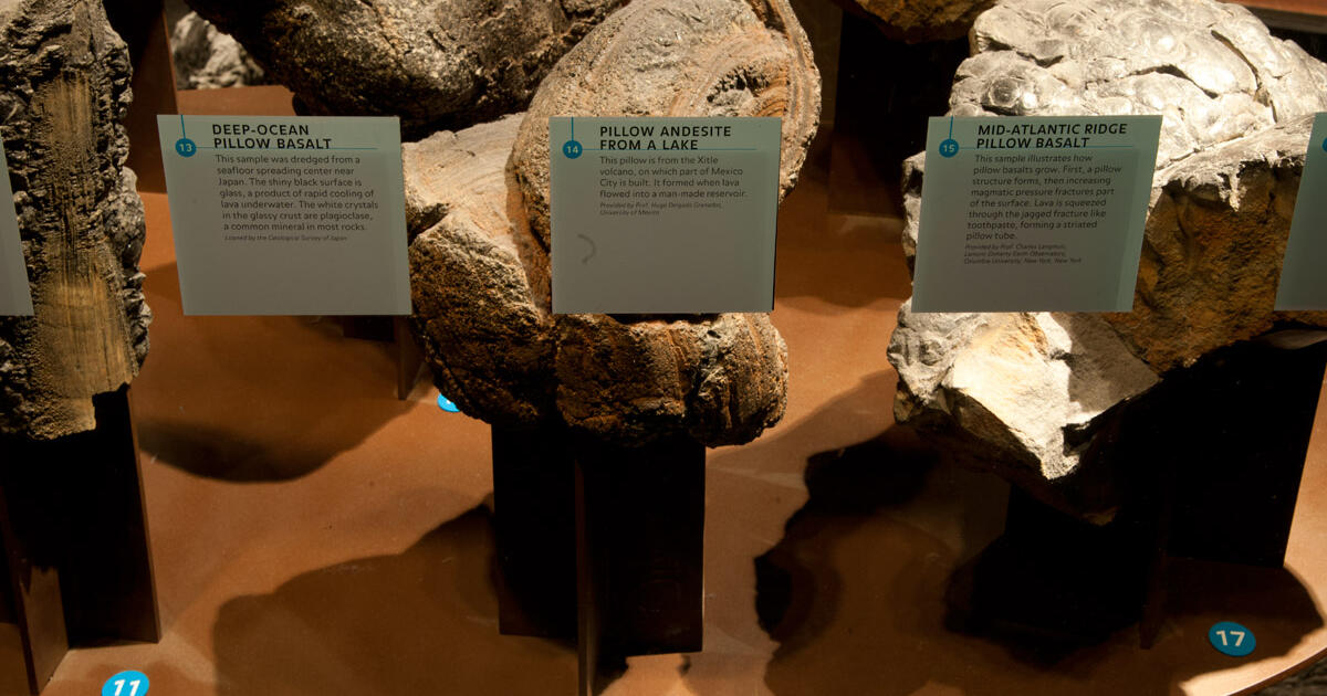 Mid-Atlantic Ridge pillow basalt | AMNH