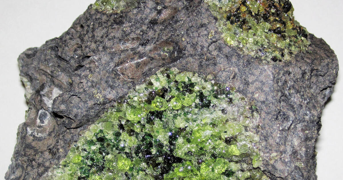 Mantle Xenoliths | American Museum of Natural History