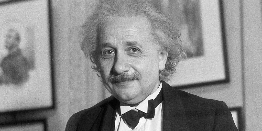 albert einstein without mustache