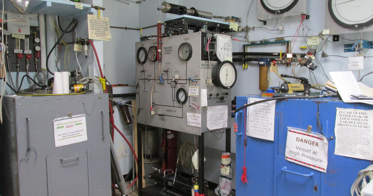 Experimental Petrology Lab | AMNH