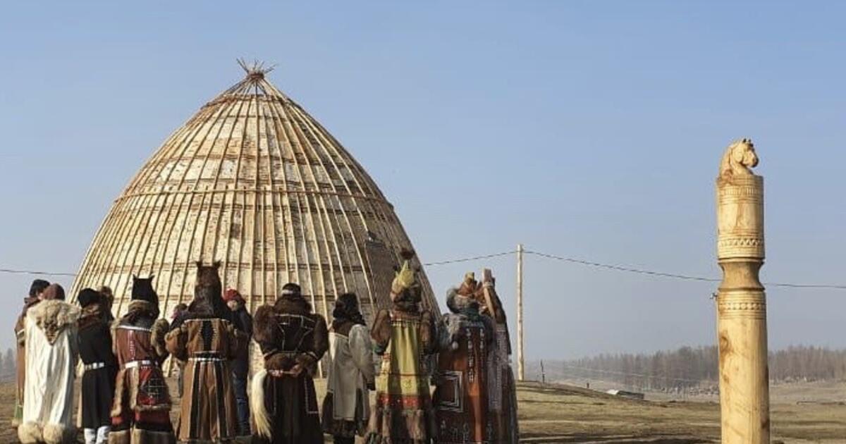 Reconstruction of the Mo5ol-Uraha of the Sakha People | AMNH